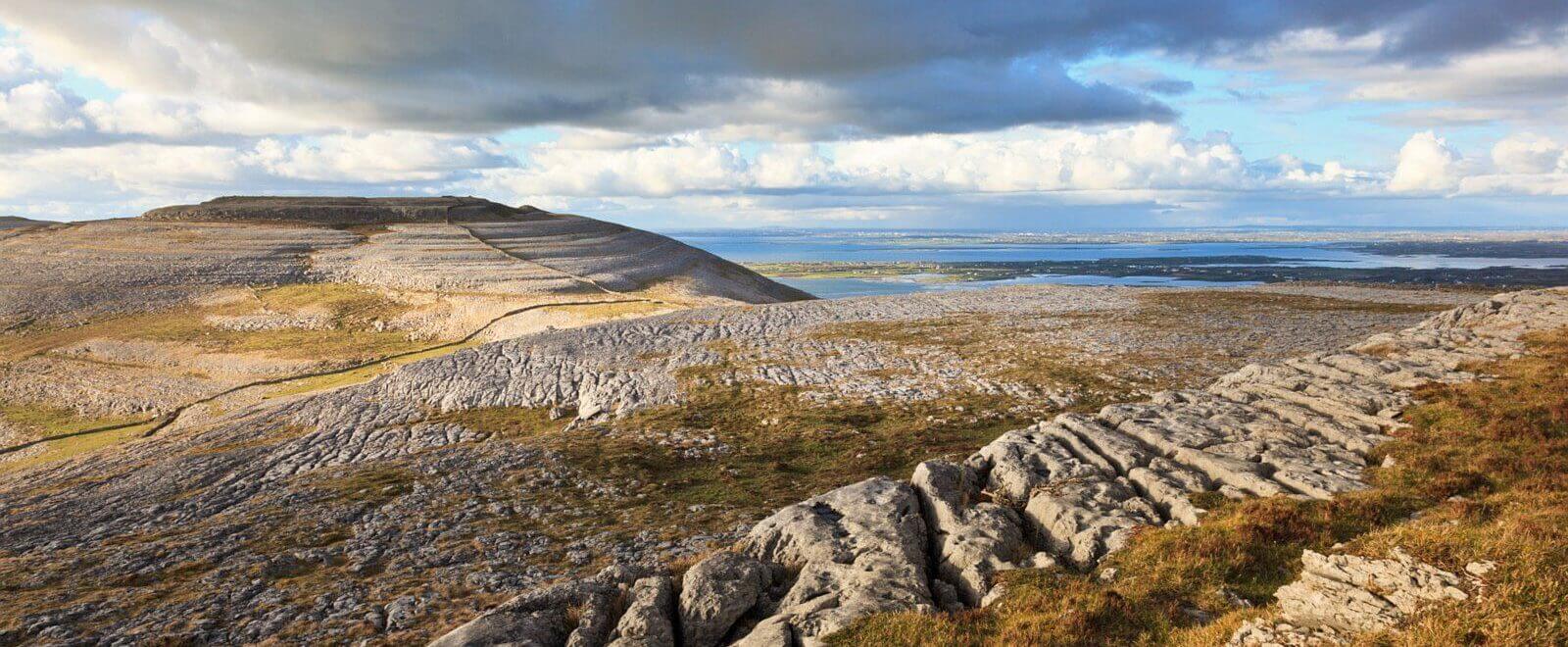 Der Burren: 8 Gründe in Irlands einzigartiger Karstlandschaft zu Wandern
